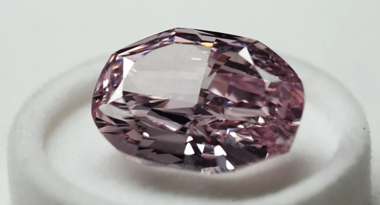 L'Australie ferme une mine géante de diamants roses, des pierres d ...